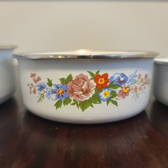 Kobe Kitchen | Kitchen | Vintage Floral Print Metal Enamel Nesting ...